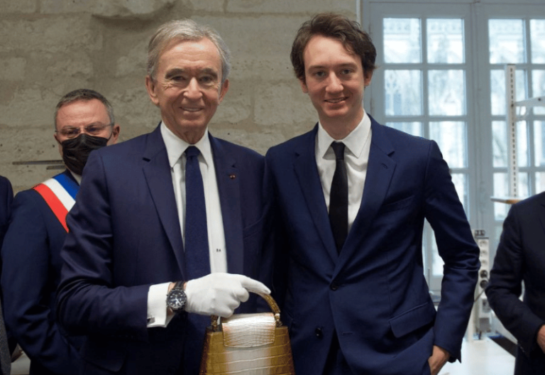 Bernard Arnault là ai? Sự nghiệp của “Con sói khoác áo Cashmere”